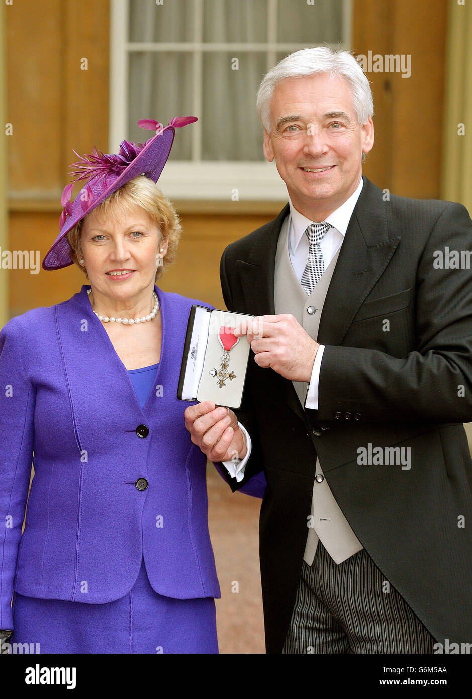 Presented by queen elizabeth ii investiture ceremony buckingham palace hi-res stock photography ...