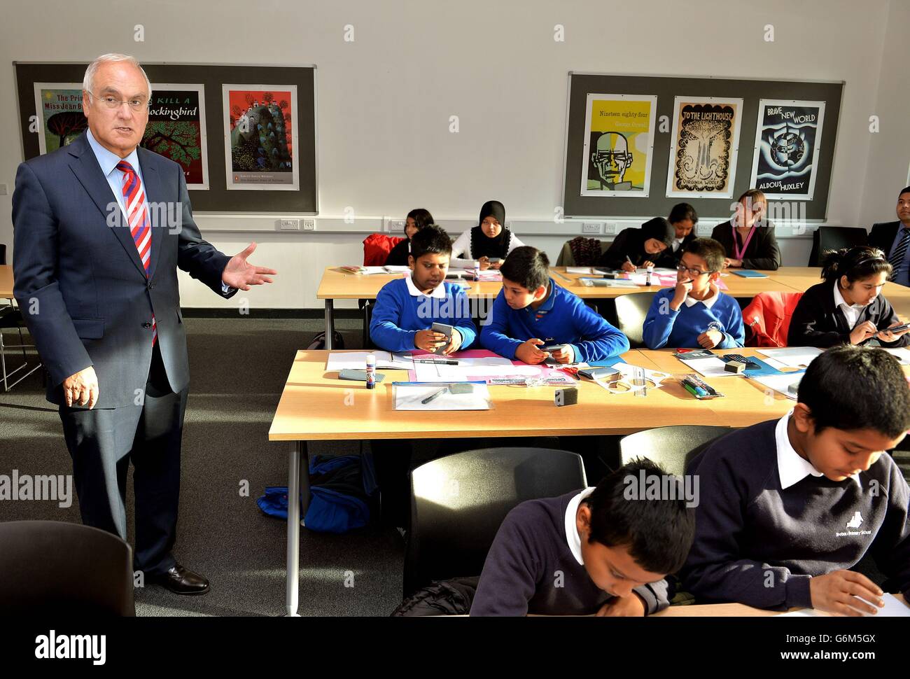 Sir michael wilshaw st pauls way trust school visit hi-res stock ...