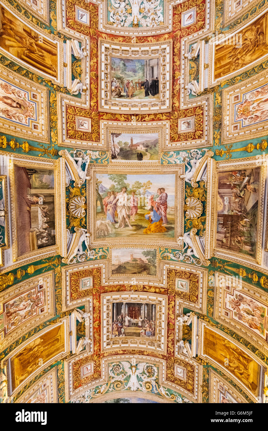 Painted ceiling of vatican museum hi-res stock photography and images - Alamy