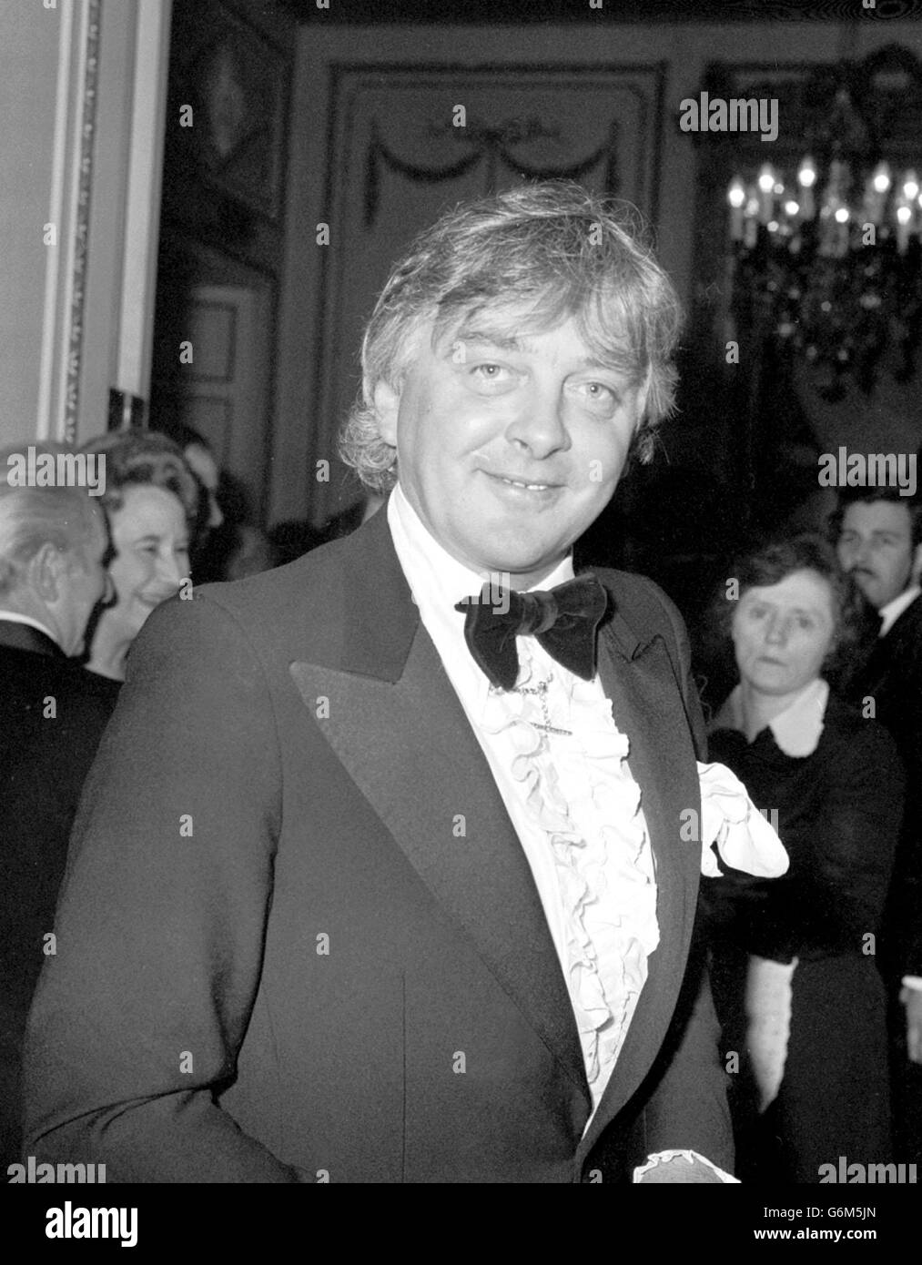 David hemmings arriving at a film premiere 04 12 03 hi-res stock ...