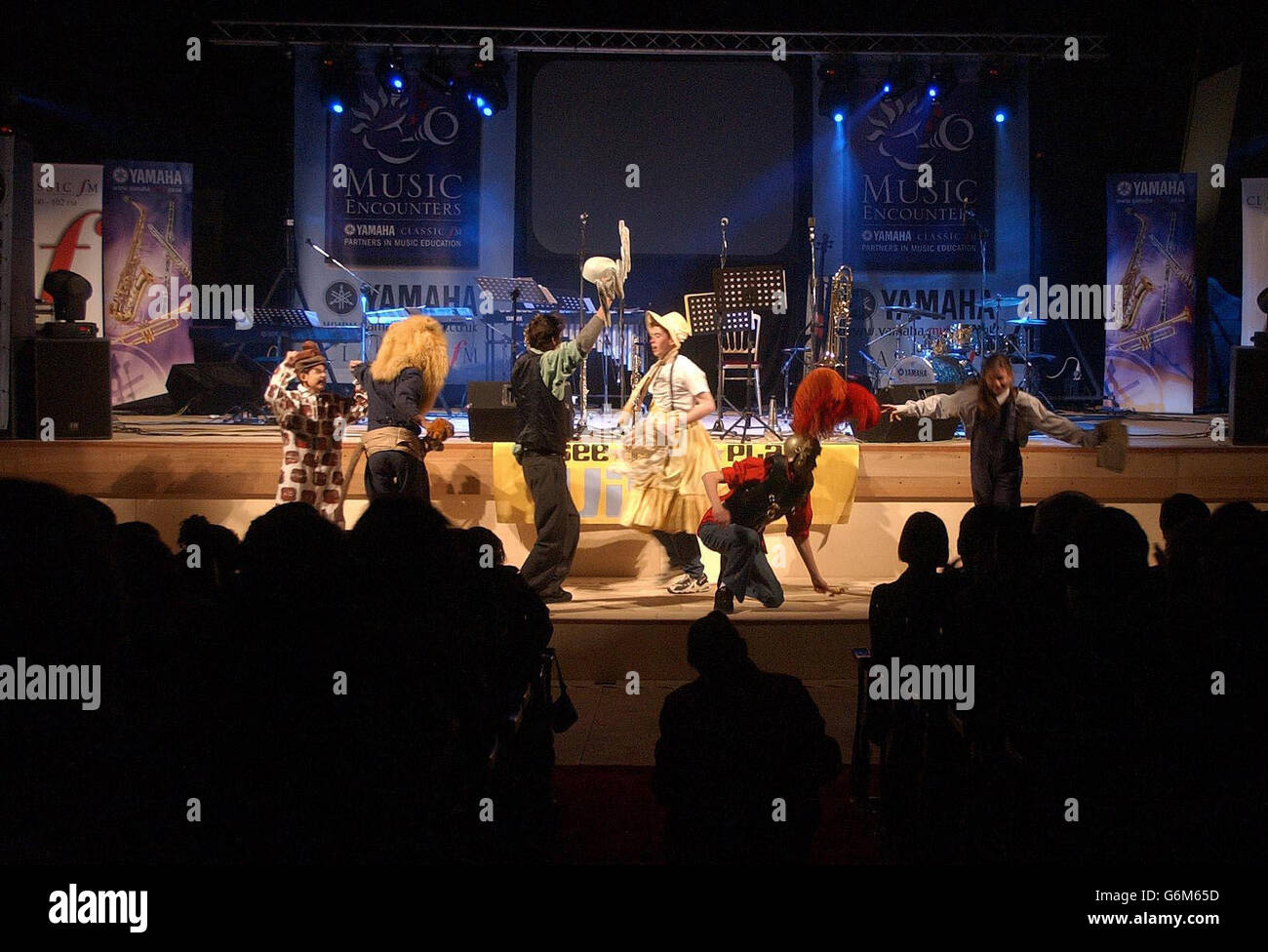 High school kids drama hi-res stock photography and images - Alamy