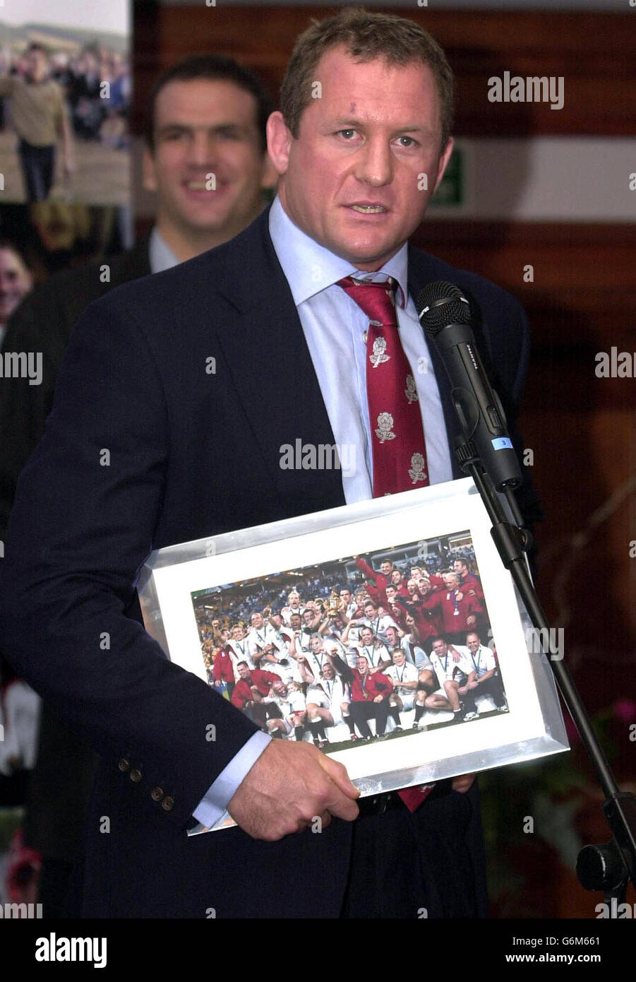 England rugby player Richard Hill and captain Martin Johnson (at rear ...