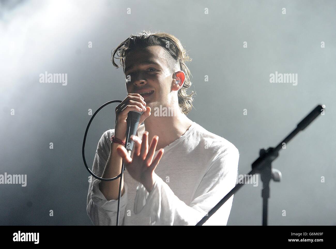 "matthew healy" hi-res stock photography and images - Alamy