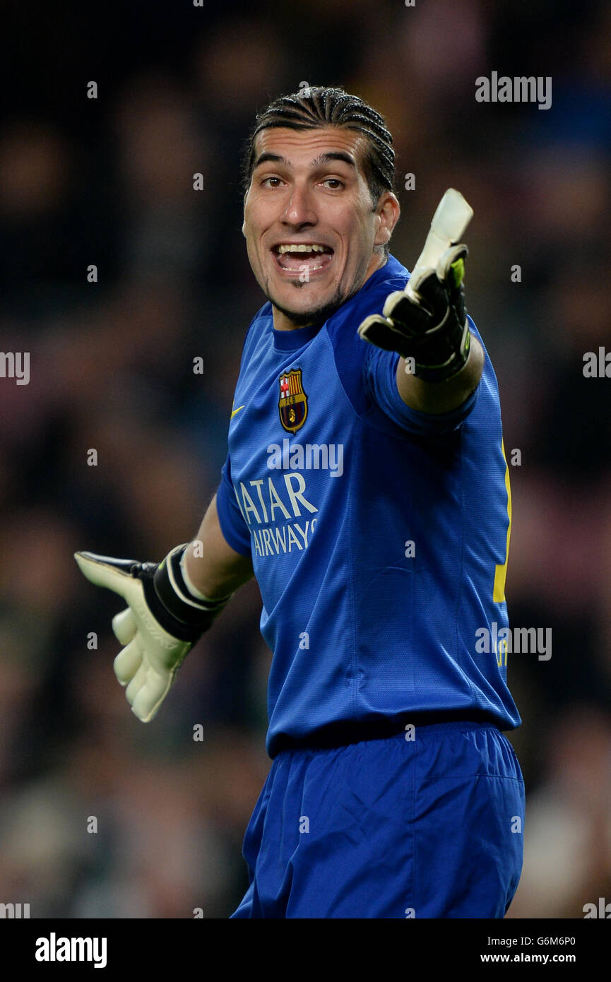 Barcelona goalkeeper jose manuel pinto hi-res stock photography and ...