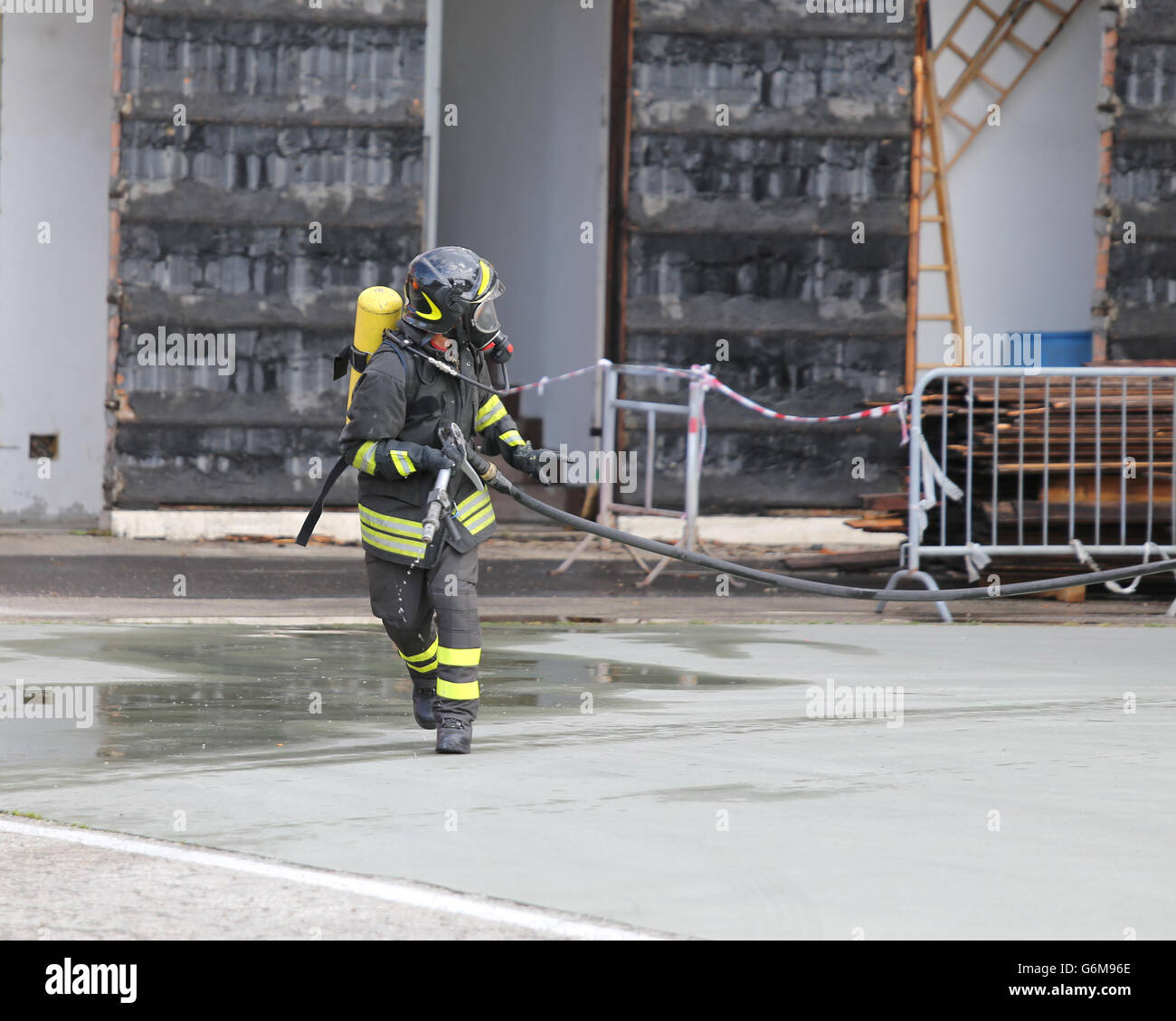 Safety oxygen apparatus hi-res stock photography and images - Alamy