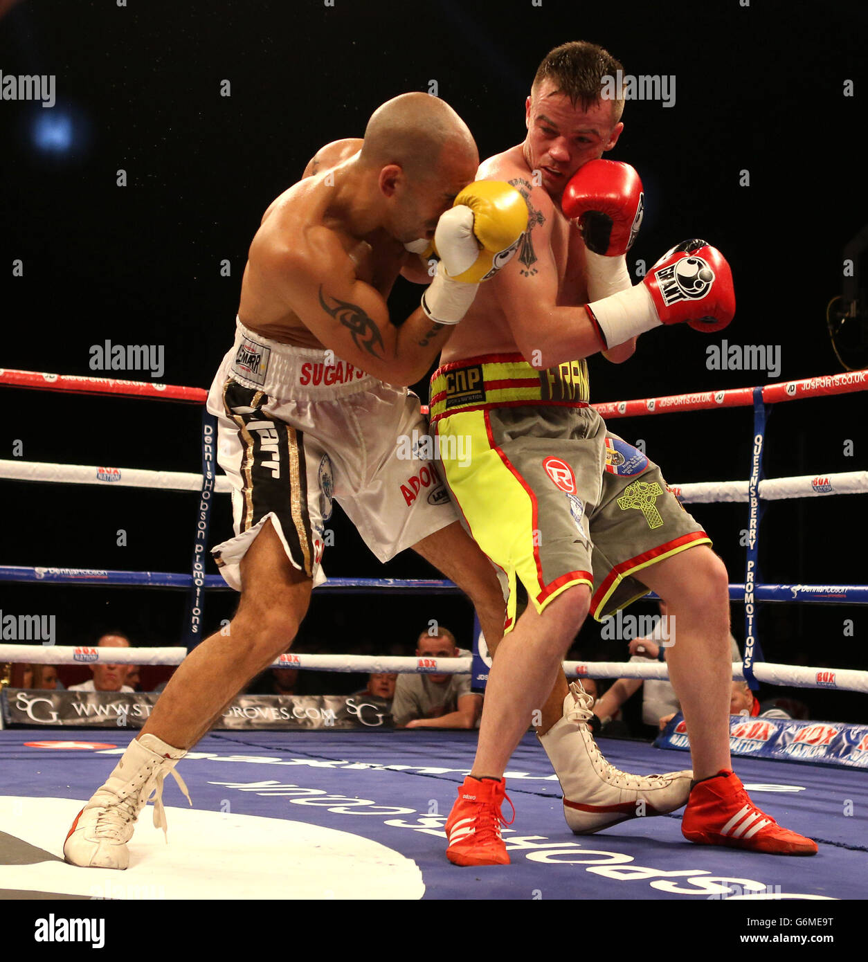 Boxing first direct arena leeds hi-res stock photography and images - Alamy