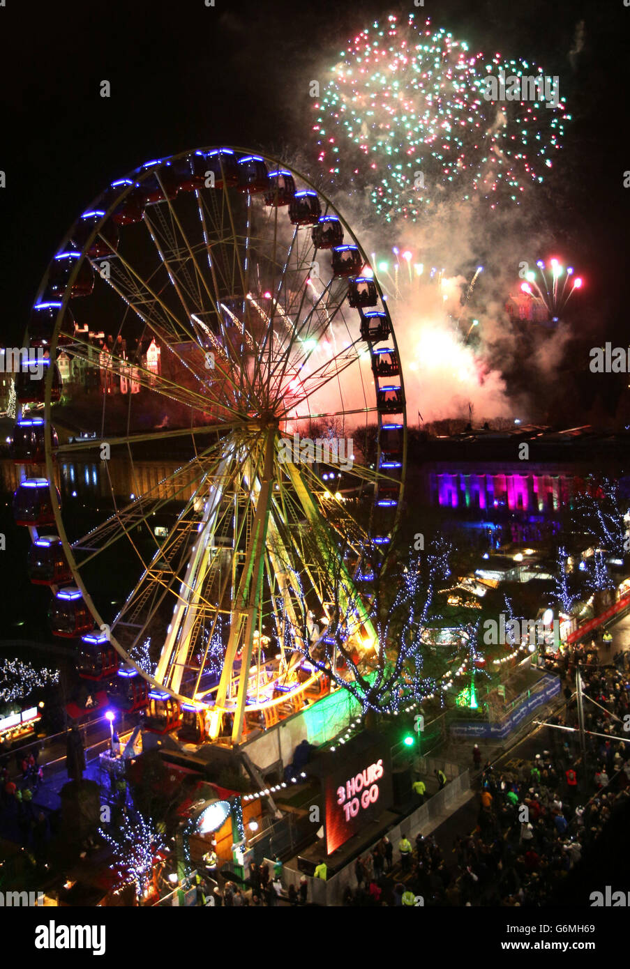 New Year's Eve Hogmanay Street Party - Edinburgh Stock Photo - Alamy