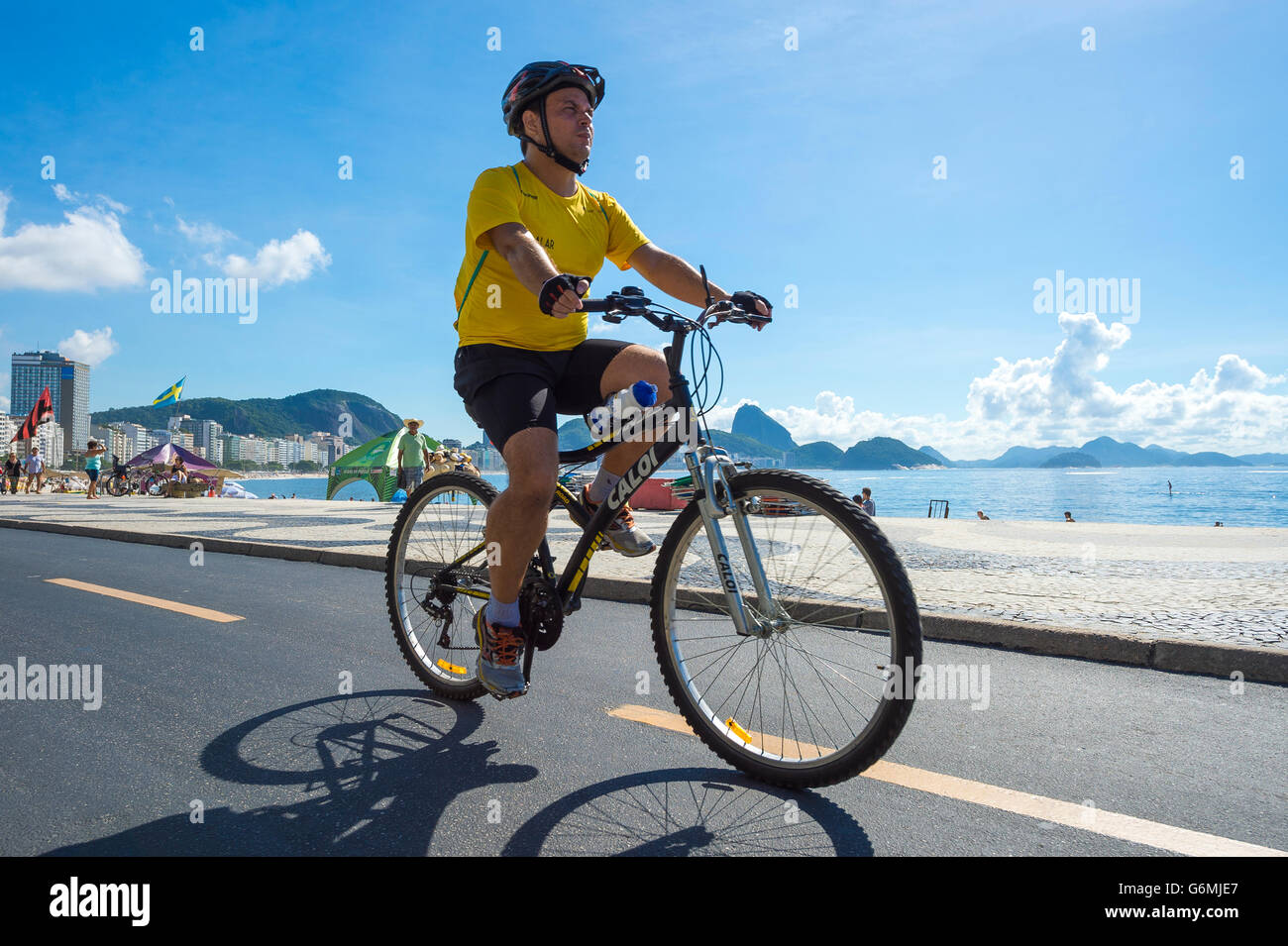 Beachfront cycling hi-res stock photography and images - Alamy