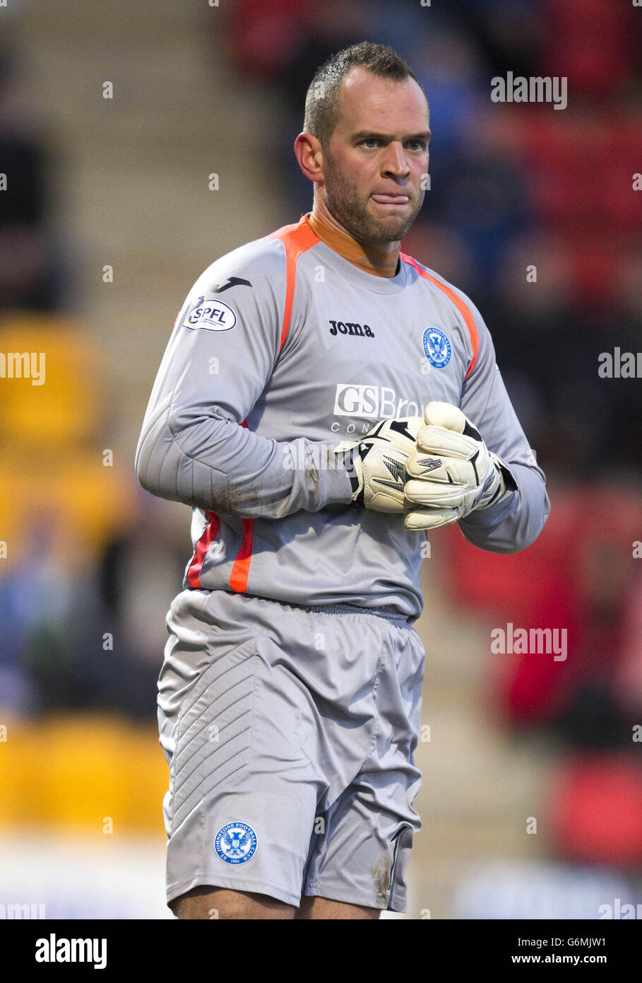 St johnstone goalkeeper alan manus hi-res stock photography and images ...