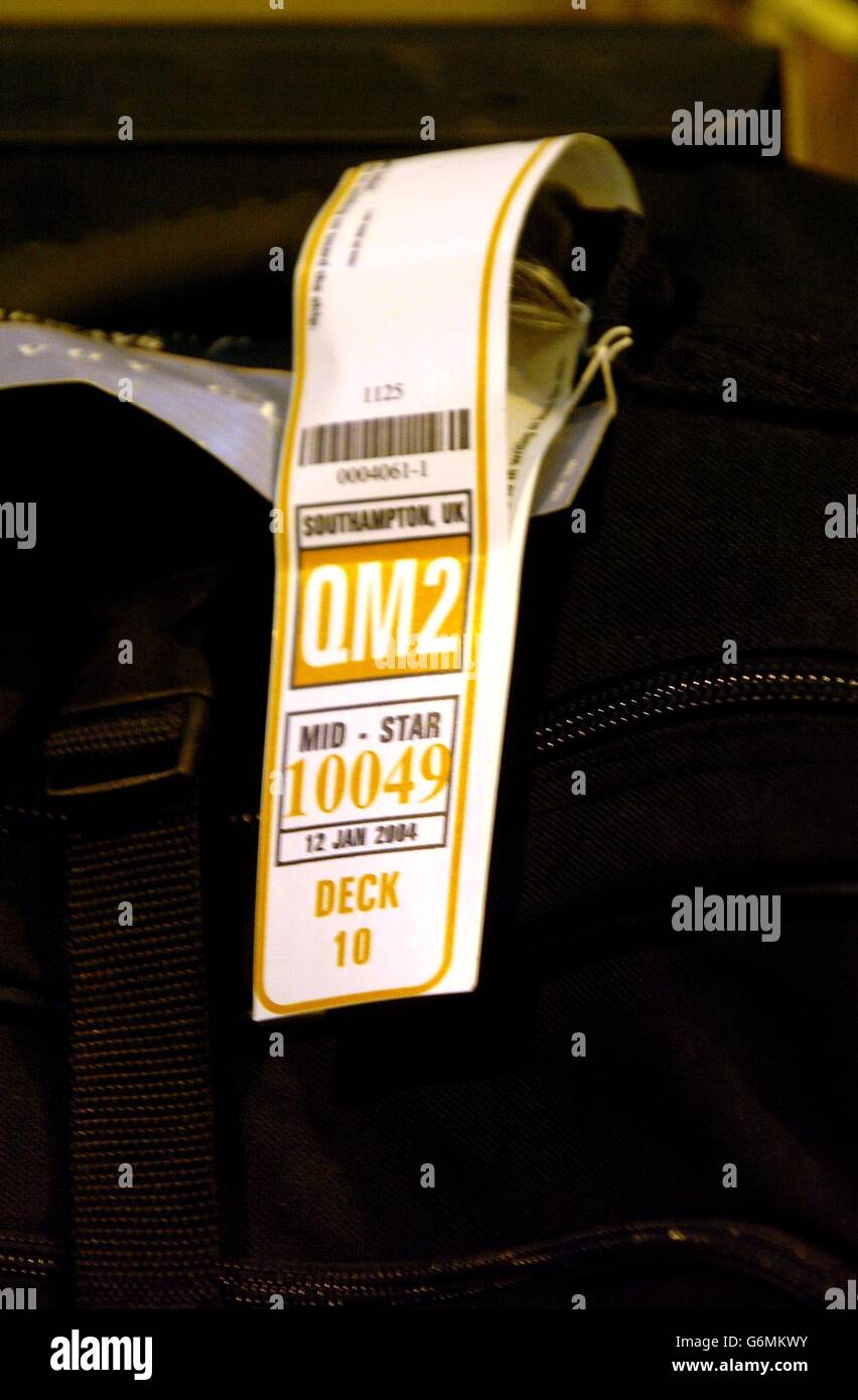 Waiting to set sail hi-res stock photography and images - Alamy