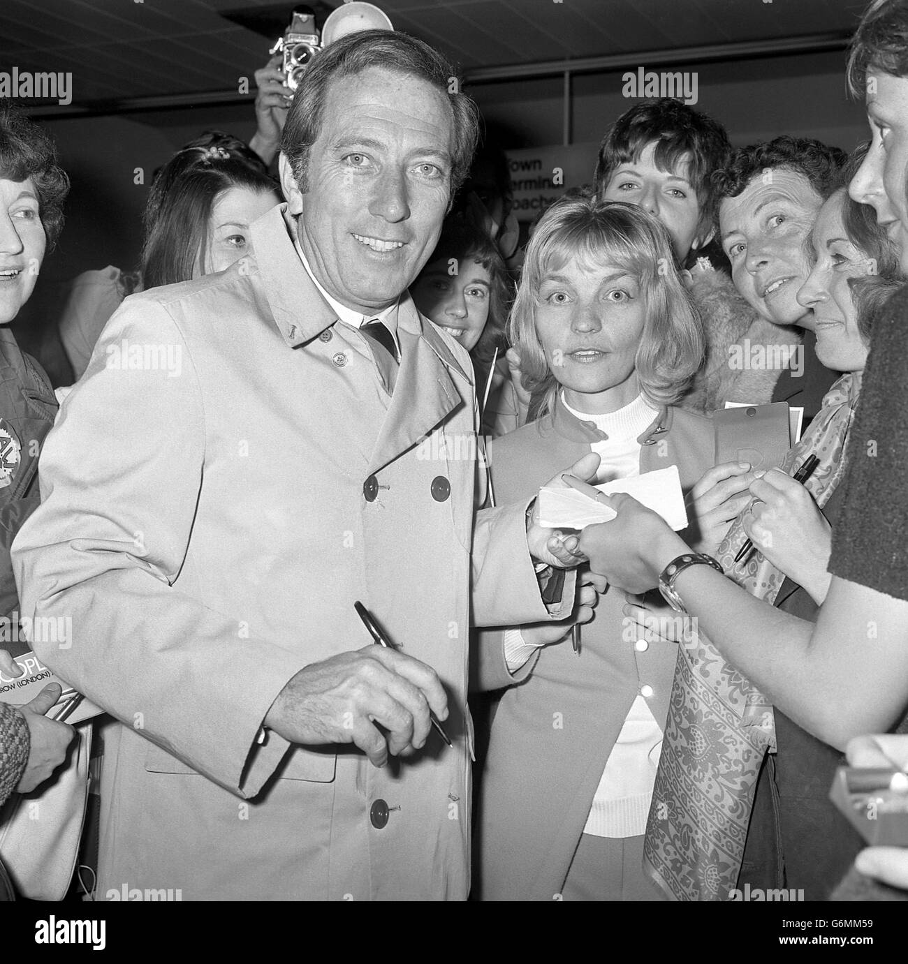 Entertainment andy williams heathrow airport hi-res stock photography ...