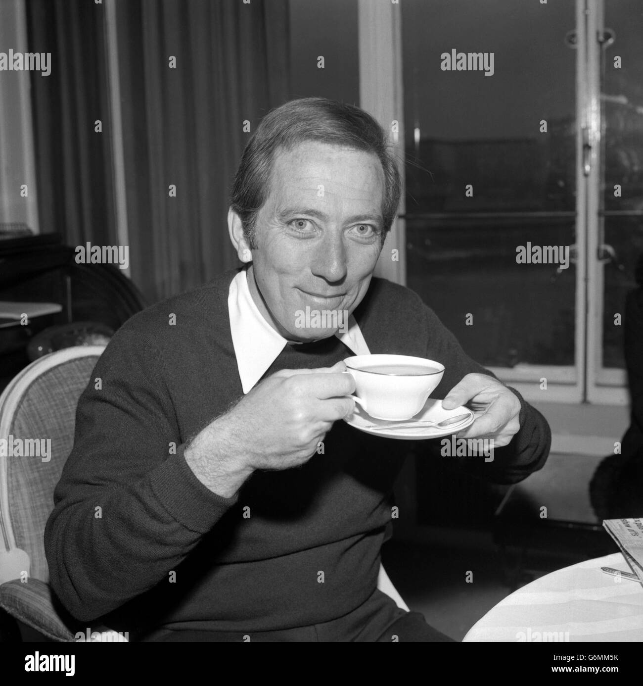 Entertainment - Andy Williams - Heathrow Airport. American singer Andy ...