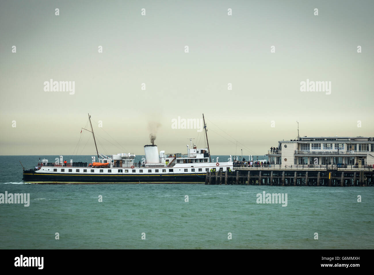The MV Balmoral arriving at Worthing Pier on an English Channel ...