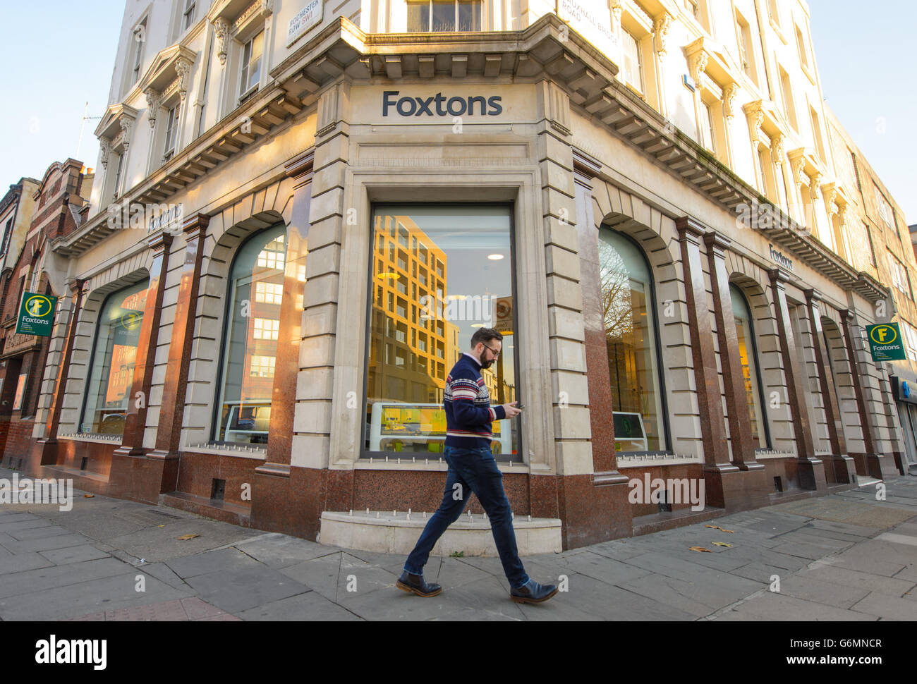 Housing stock. General view of a branch of Foxtons estate agents, in central London Stock Photo ...