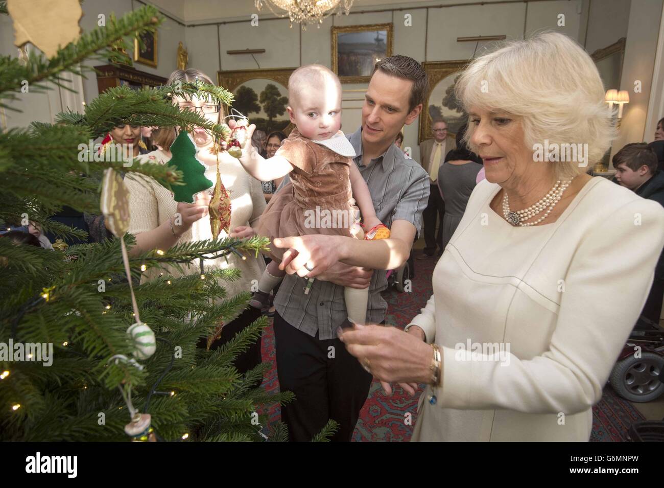 Children help Camilla decorate tree Stock Photo - Alamy