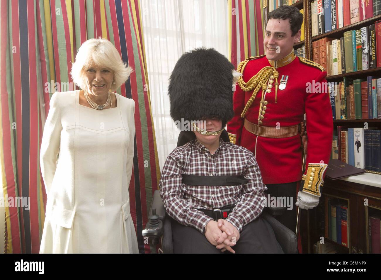 Children help Camilla decorate tree Stock Photo - Alamy