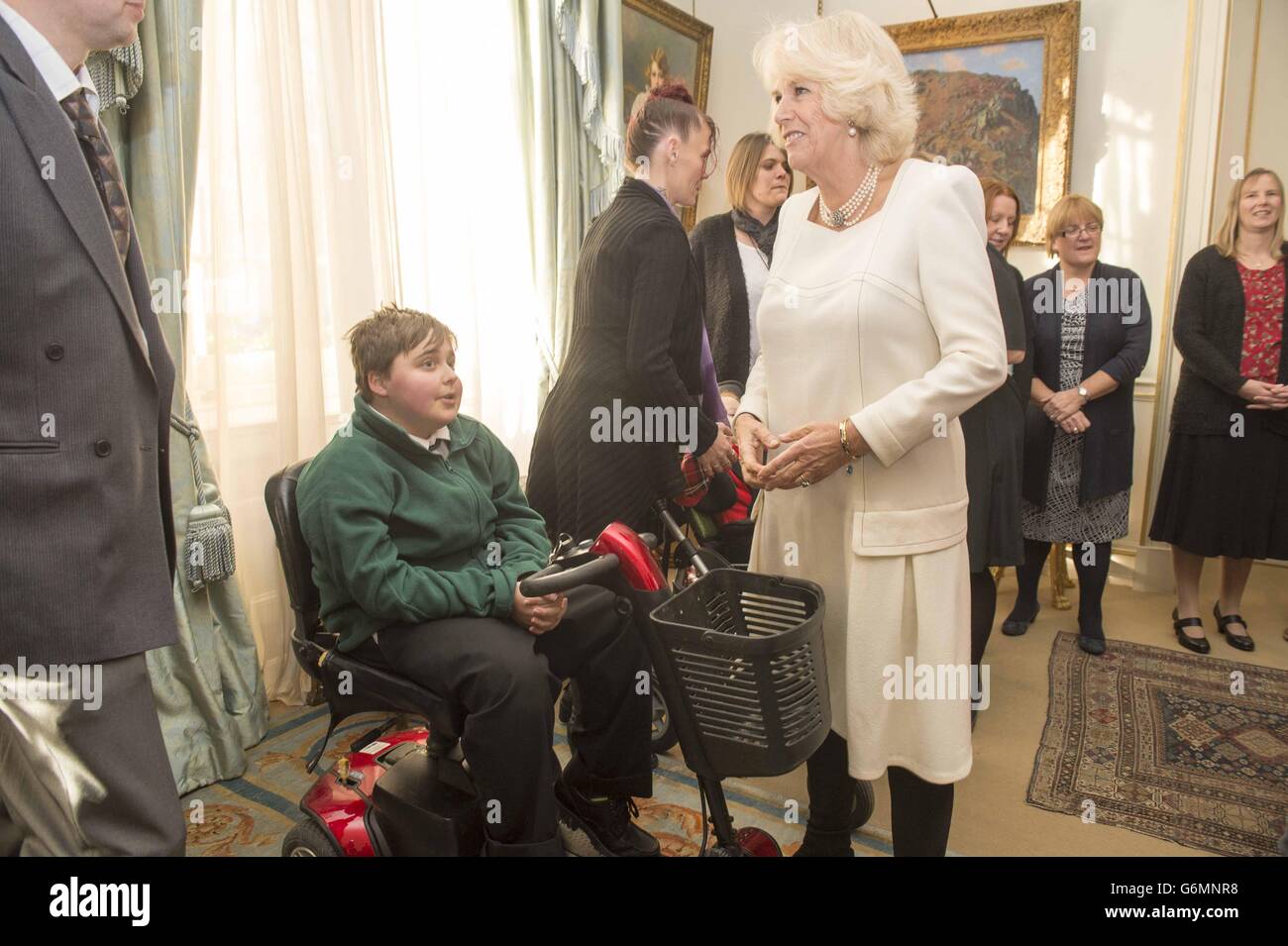Children help Camilla decorate tree Stock Photo - Alamy