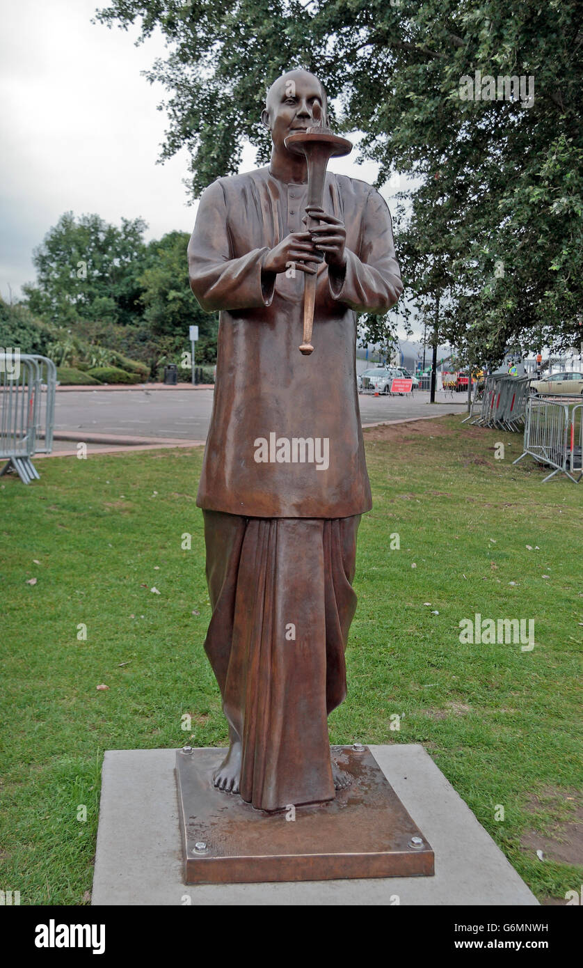 World peace statue hi-res stock photography and images - Alamy