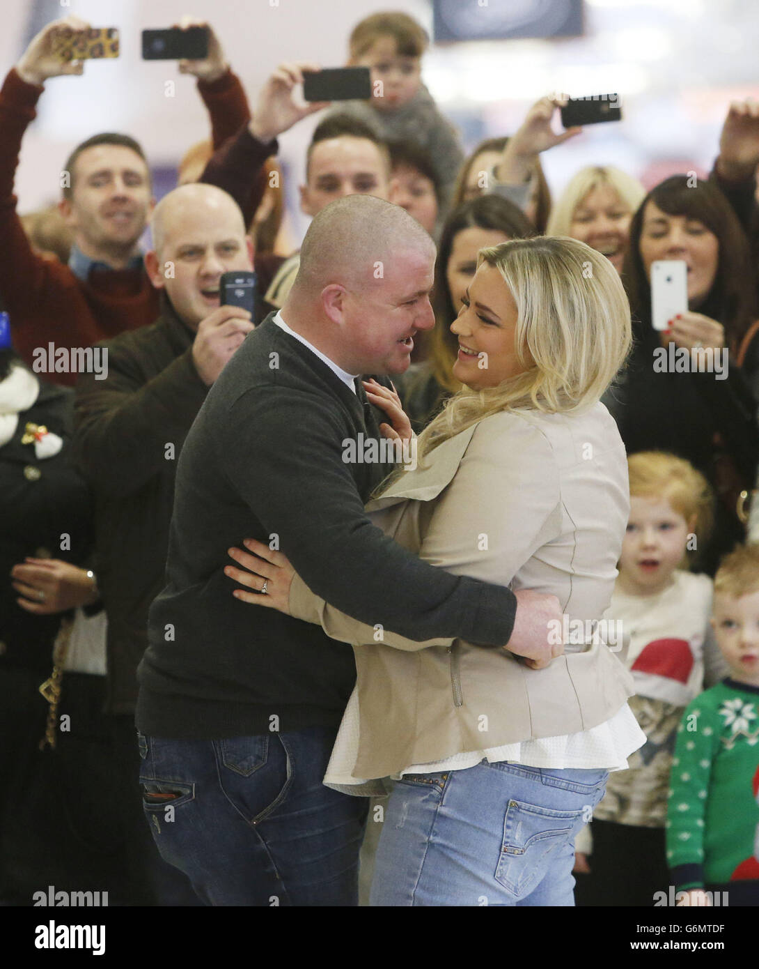 Proposal at glasgow shopping centre hi-res stock photography and images ...