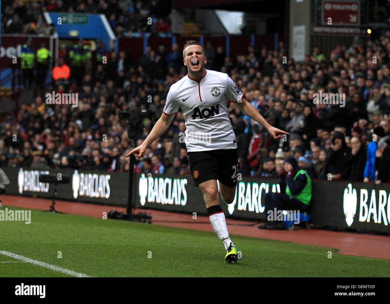 Aston villa tom cleverley hi-res stock photography and images - Alamy