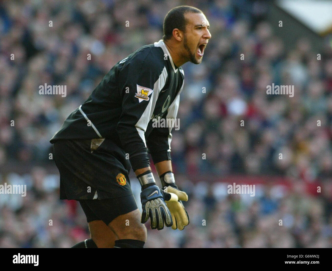 Manchester United goalkeeper Tim Howard shouts to team mates during the ...