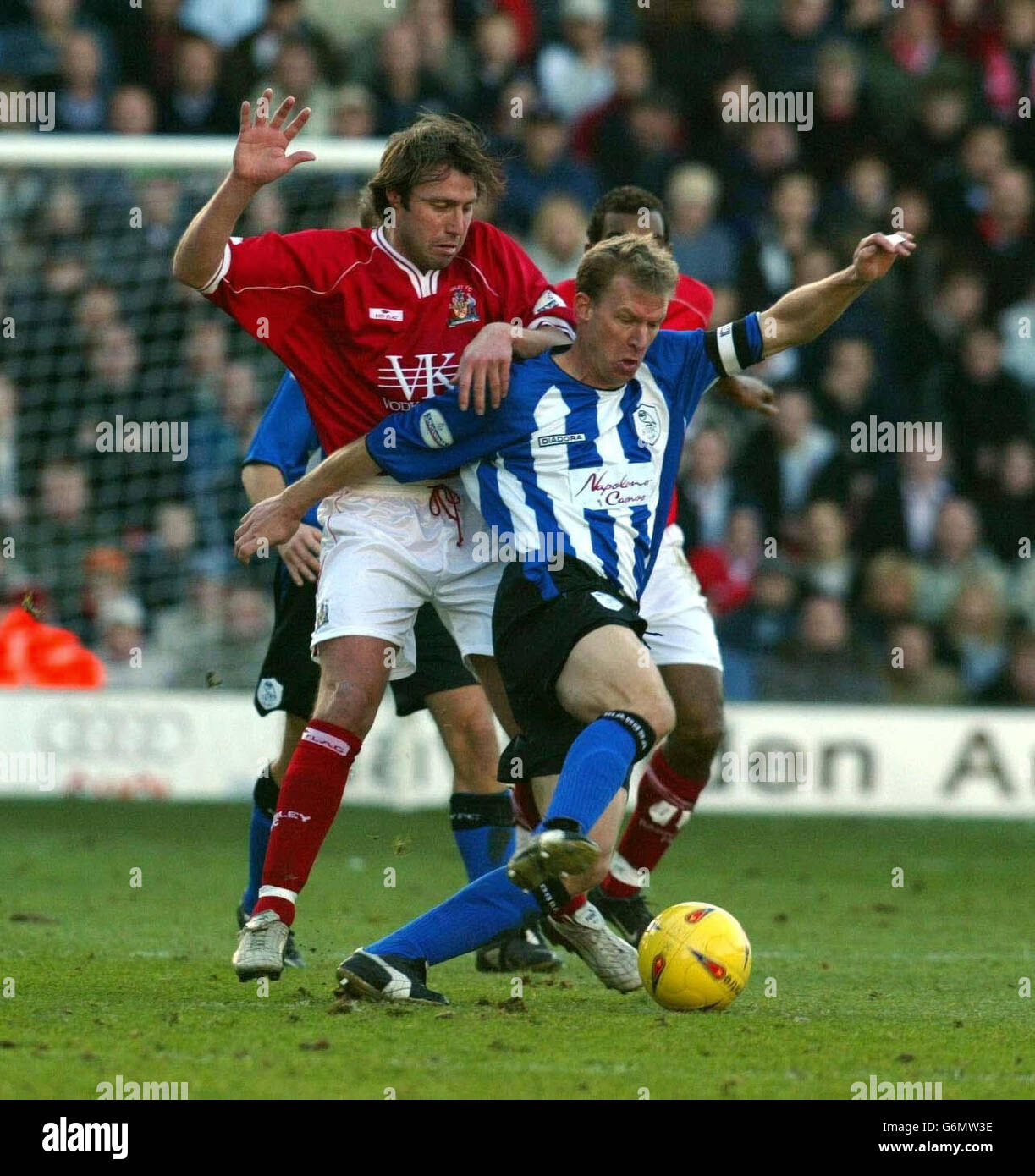 Sport football action robbie mustoe paul warhurst hi-res stock ...
