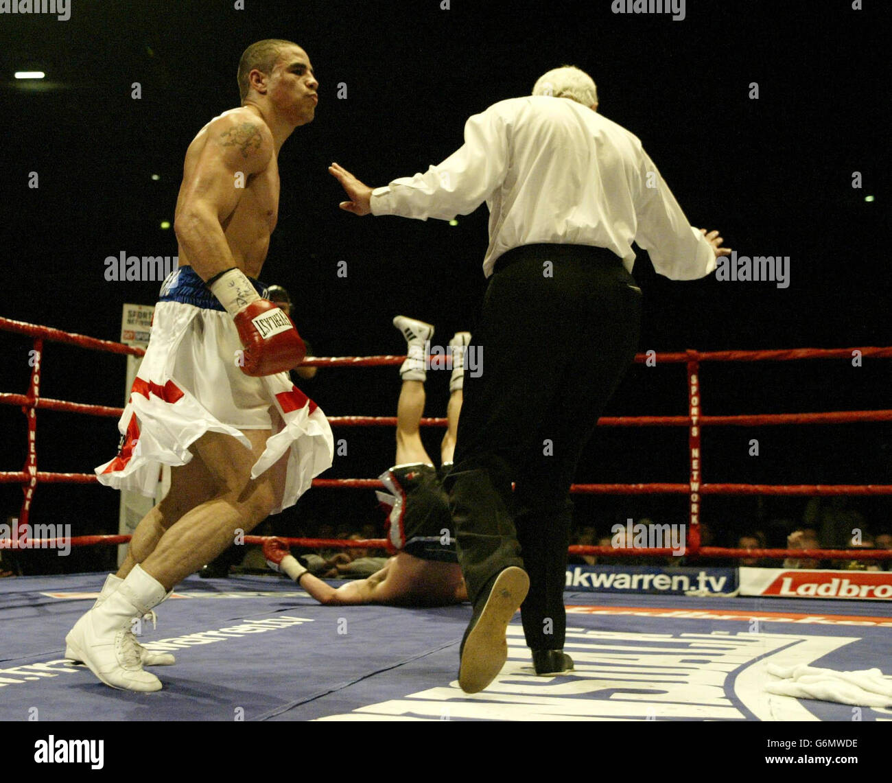 Boxing barnes hi-res stock photography and images - Alamy