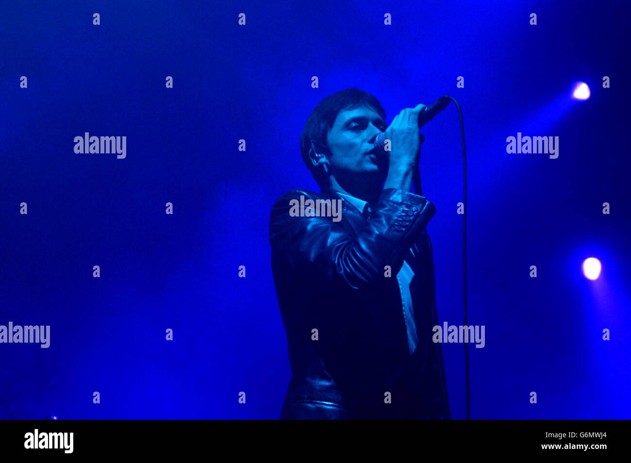 Suede in concert Stock Photo - Alamy