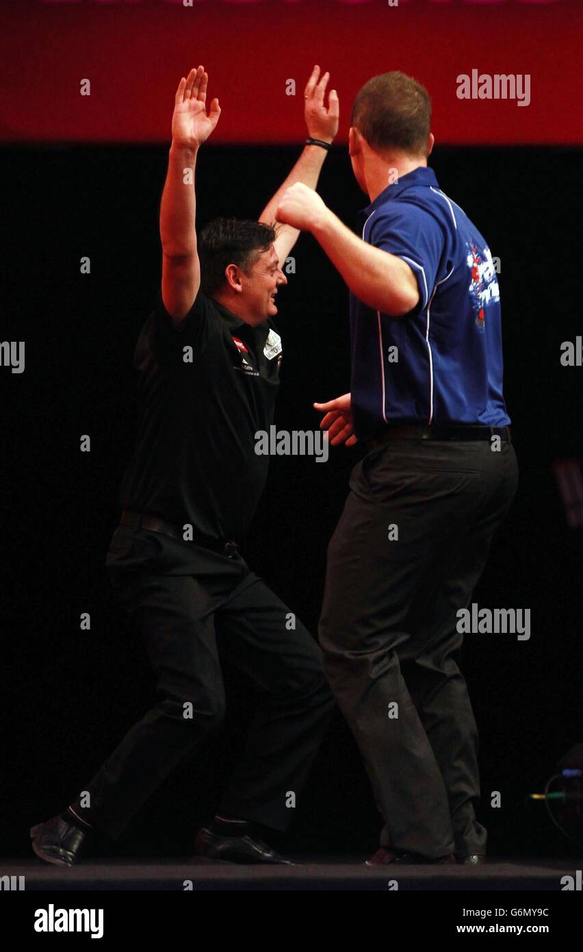 Justin Pipe celebrates winning the match against Arron Monk (right ...