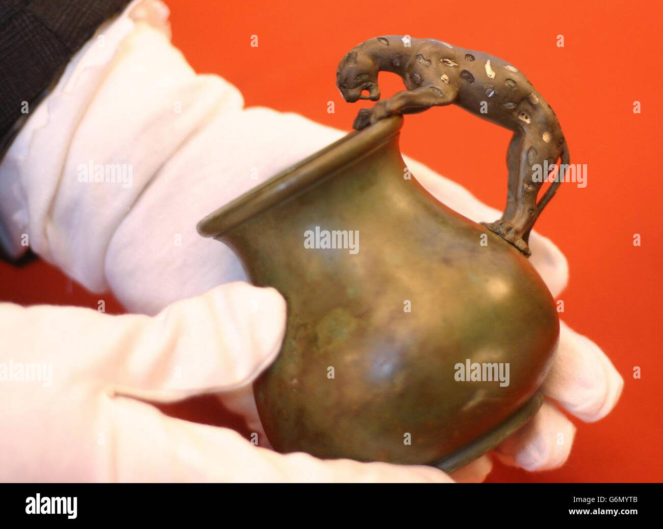 Metal detectors hi-res stock photography and images - Alamy