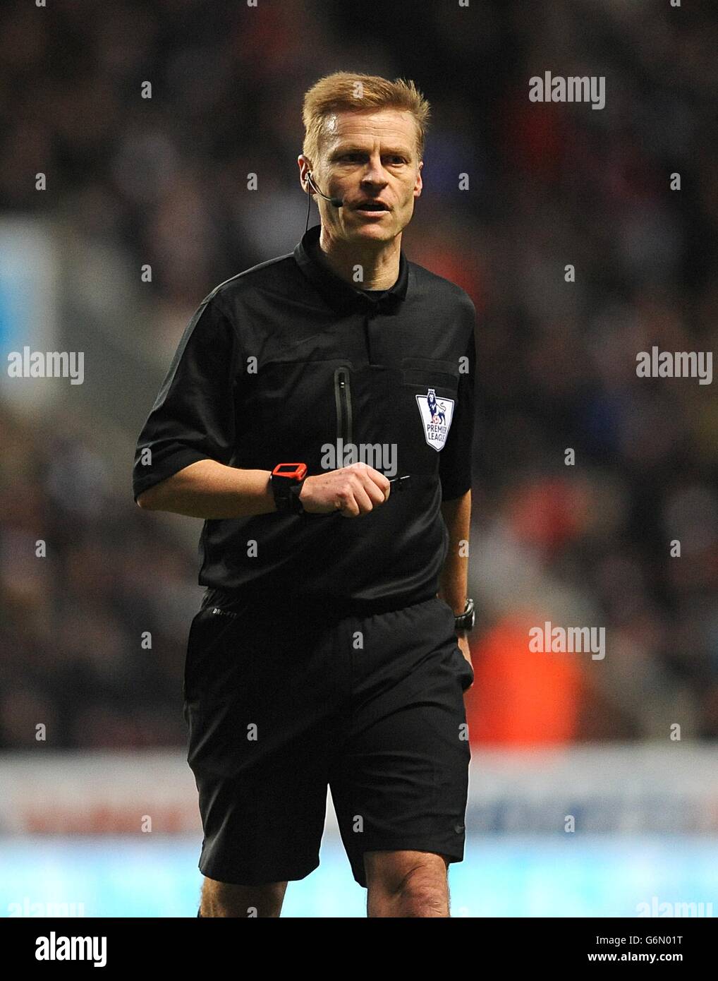 James jones referee hi-res stock photography and images - Alamy