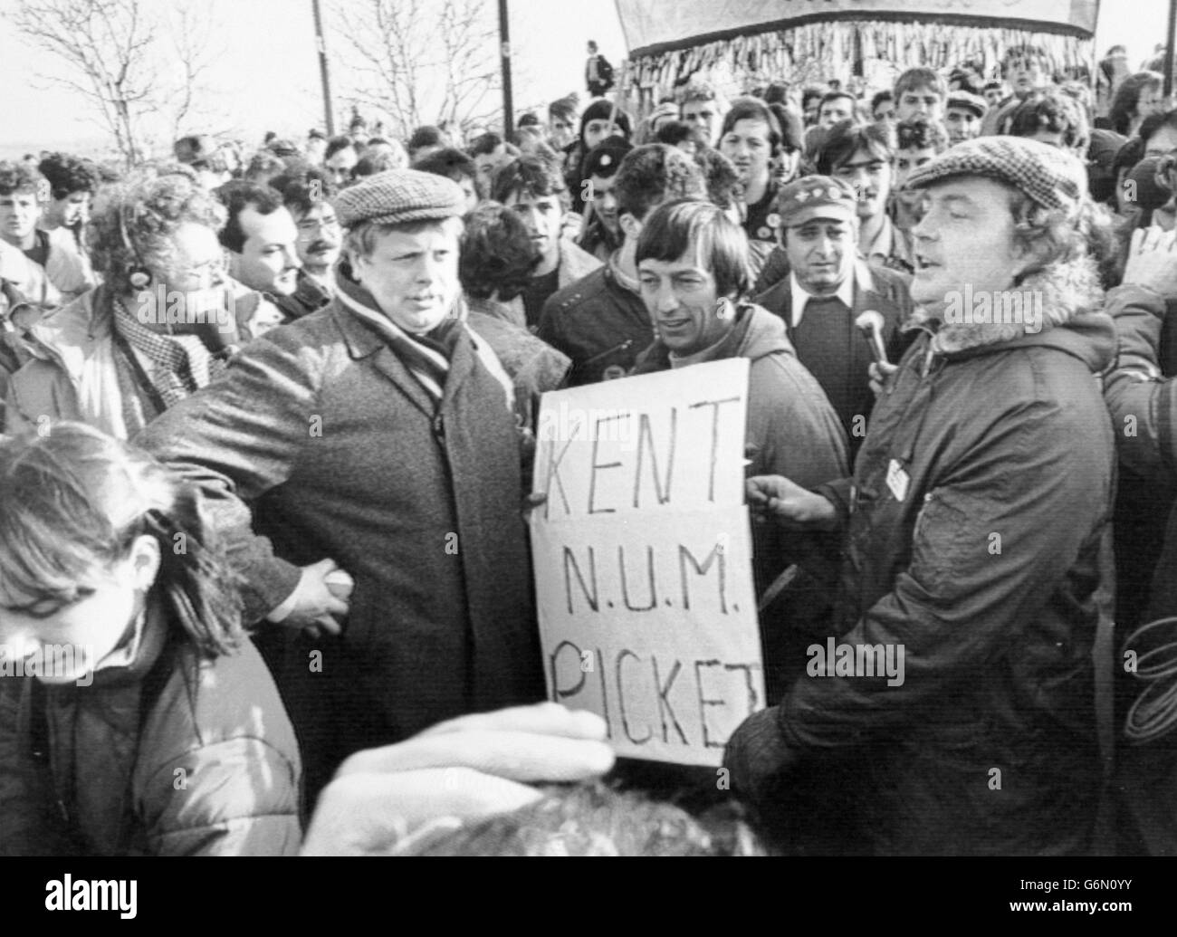 Three Kent miners form a picket outside Cortonwood Colliery in ...