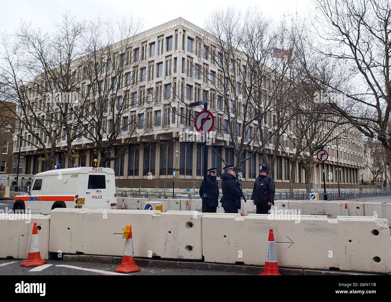 Us embassy security measures hi-res stock photography and images - Alamy
