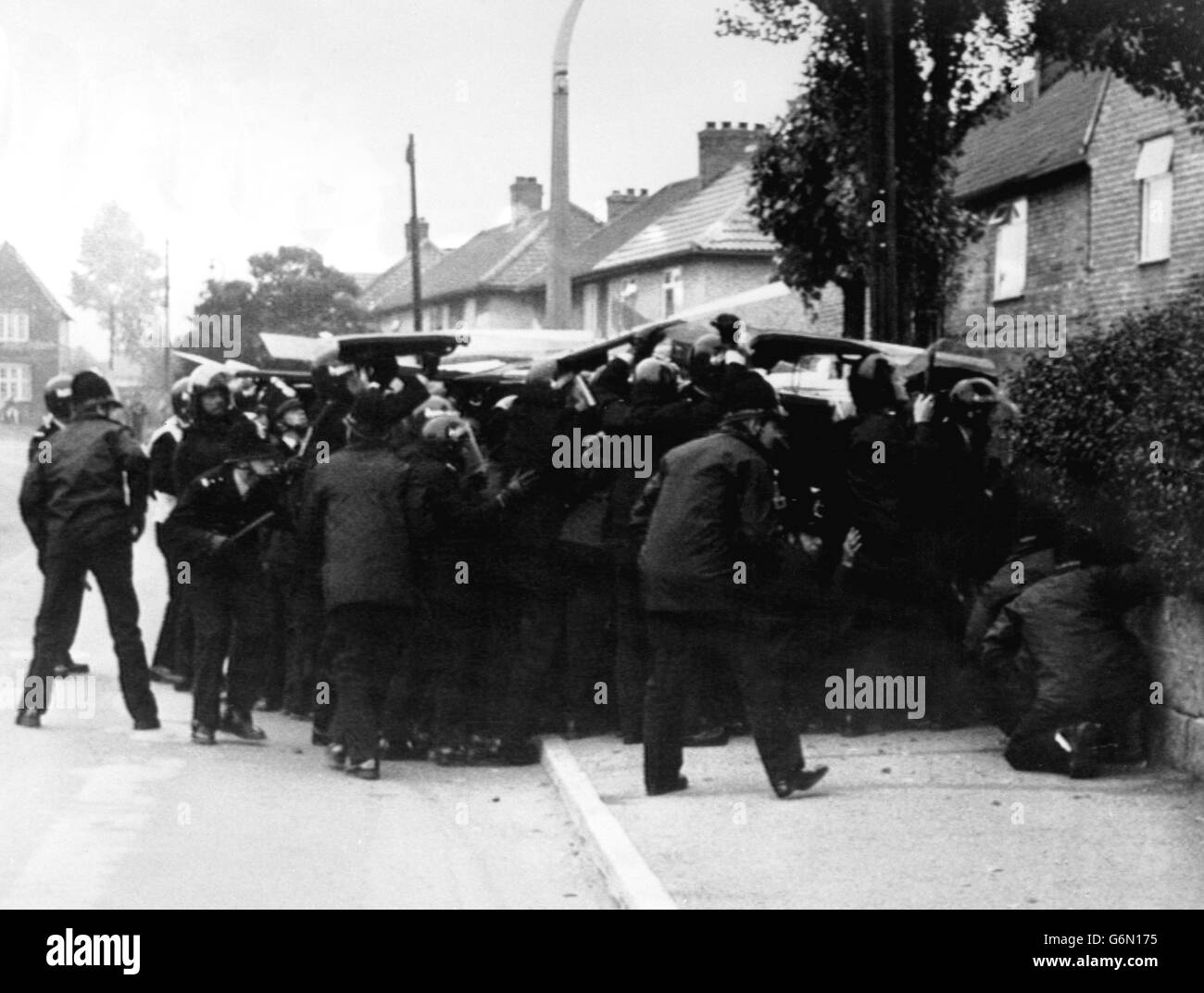 Police in action during the clashes at markham ncb colliery hi-res ...