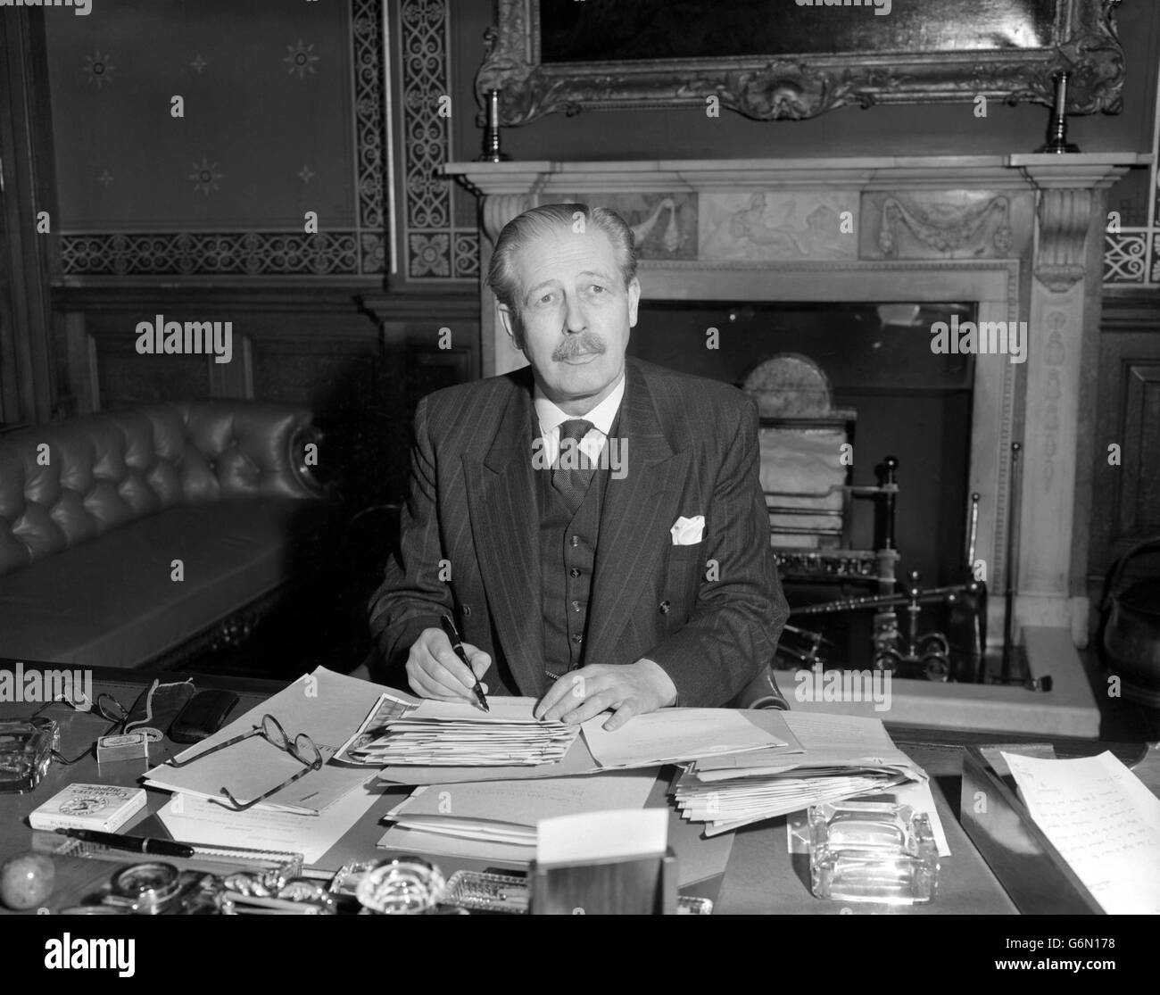 Harold macmillan hi-res stock photography and images - Alamy