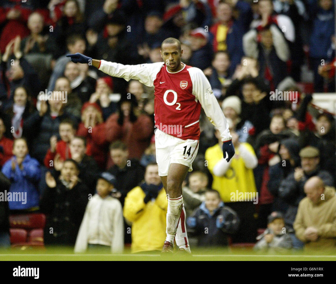 Arsenal's Thierry Henry celebrates his 2nd goal for Arsenal's 3-0 win ...
