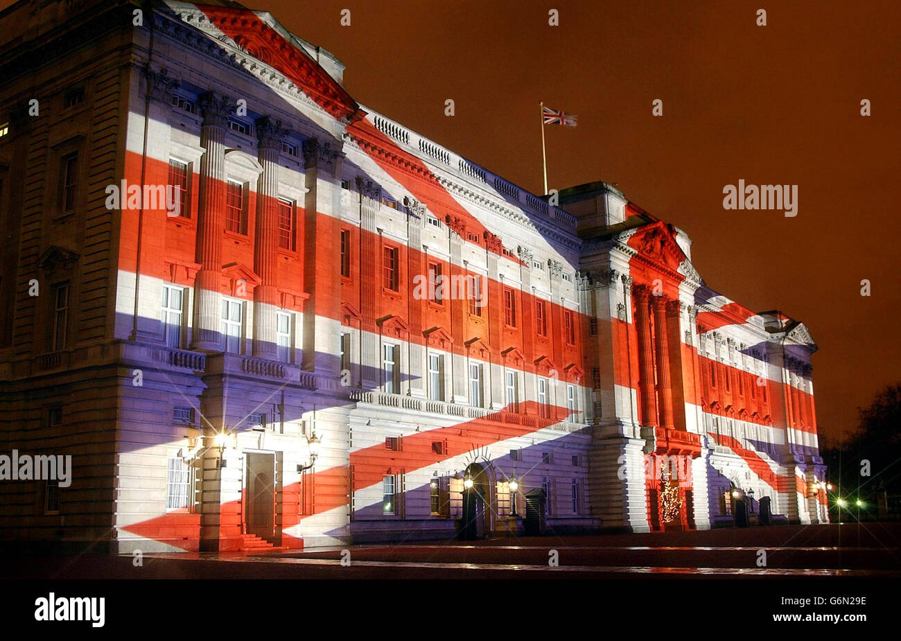 Floodlit Buckingham Palace Stock Photo - Alamy