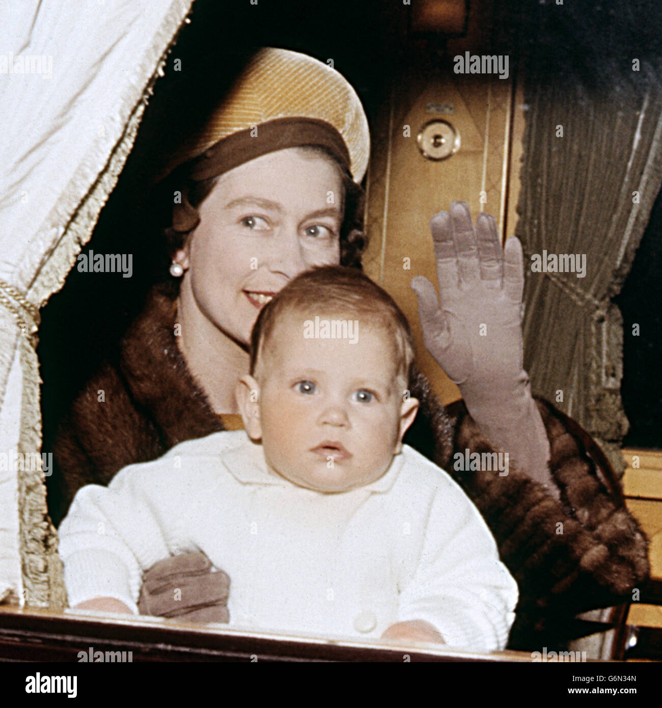 Royalty queen elizabeth ii and prince edward liverpool street station ...