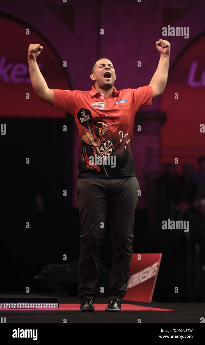 Devon Petersen celebrates winning against Justin Pipe during day twelve ...