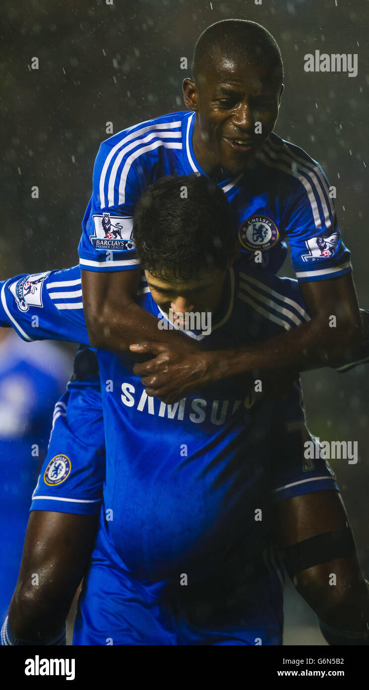 Chelsea's Oscar (front) celebrates scoring against Southampton with ...