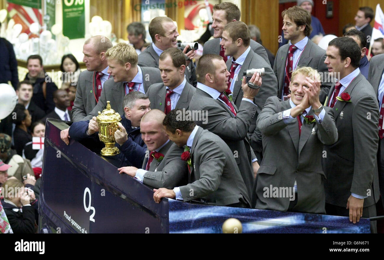 As the open top bus passes through oxford street hi-res stock ...