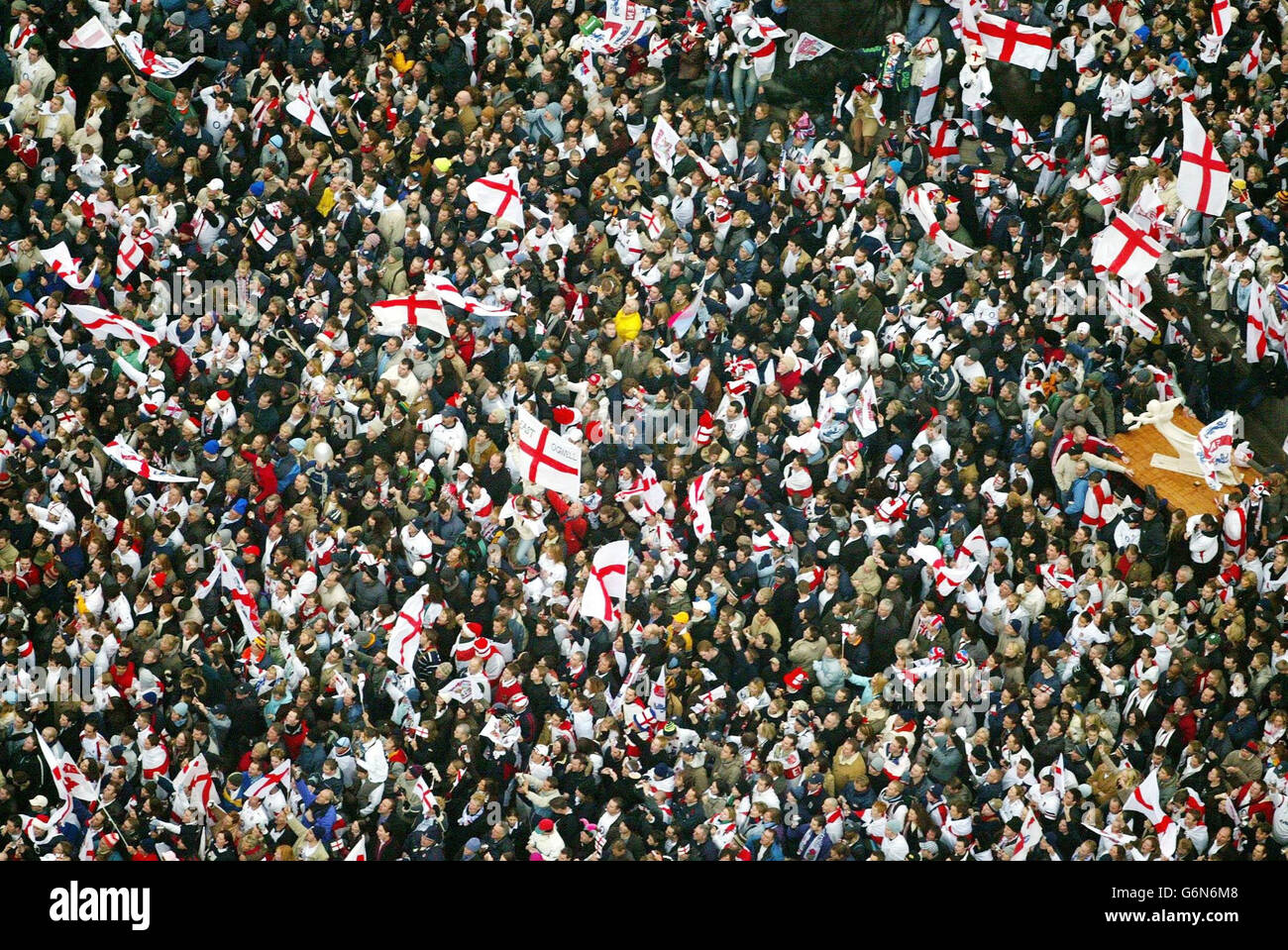 Crowds cheer on the England rugby team as they parade through the ...