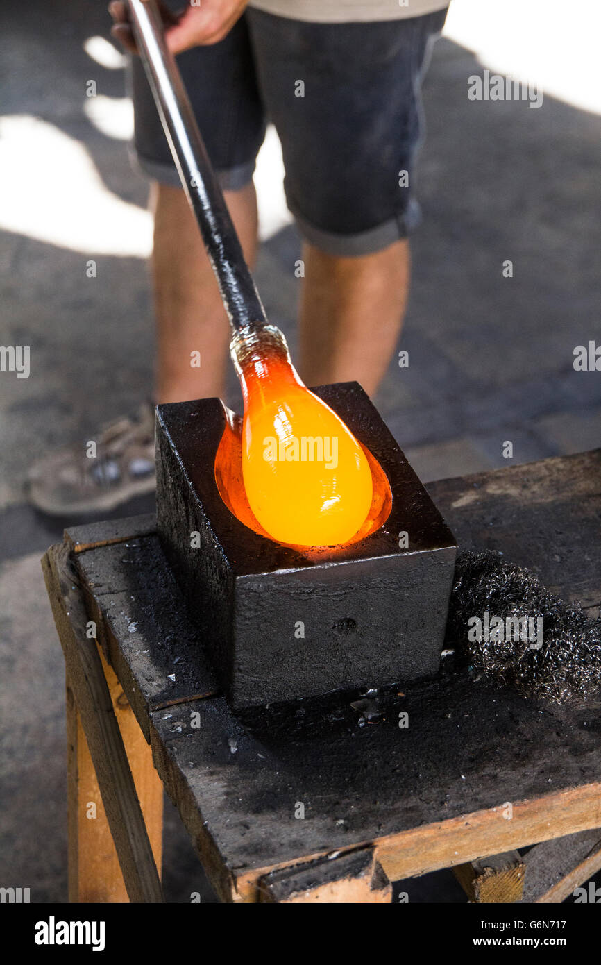 Man putting molten glass in a mold in a glass factory Stock Photo - Alamy