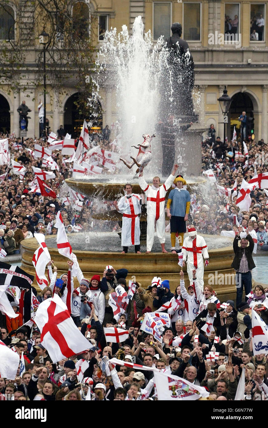 Crowds gathered in Trafalgar Square to cheer on the England Rugby team ...
