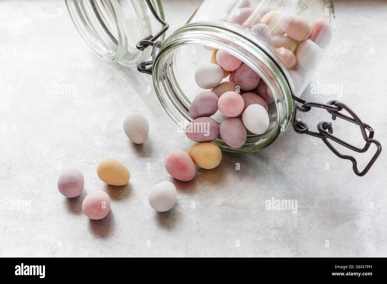 Fallen egg hi-res stock photography and images - Alamy