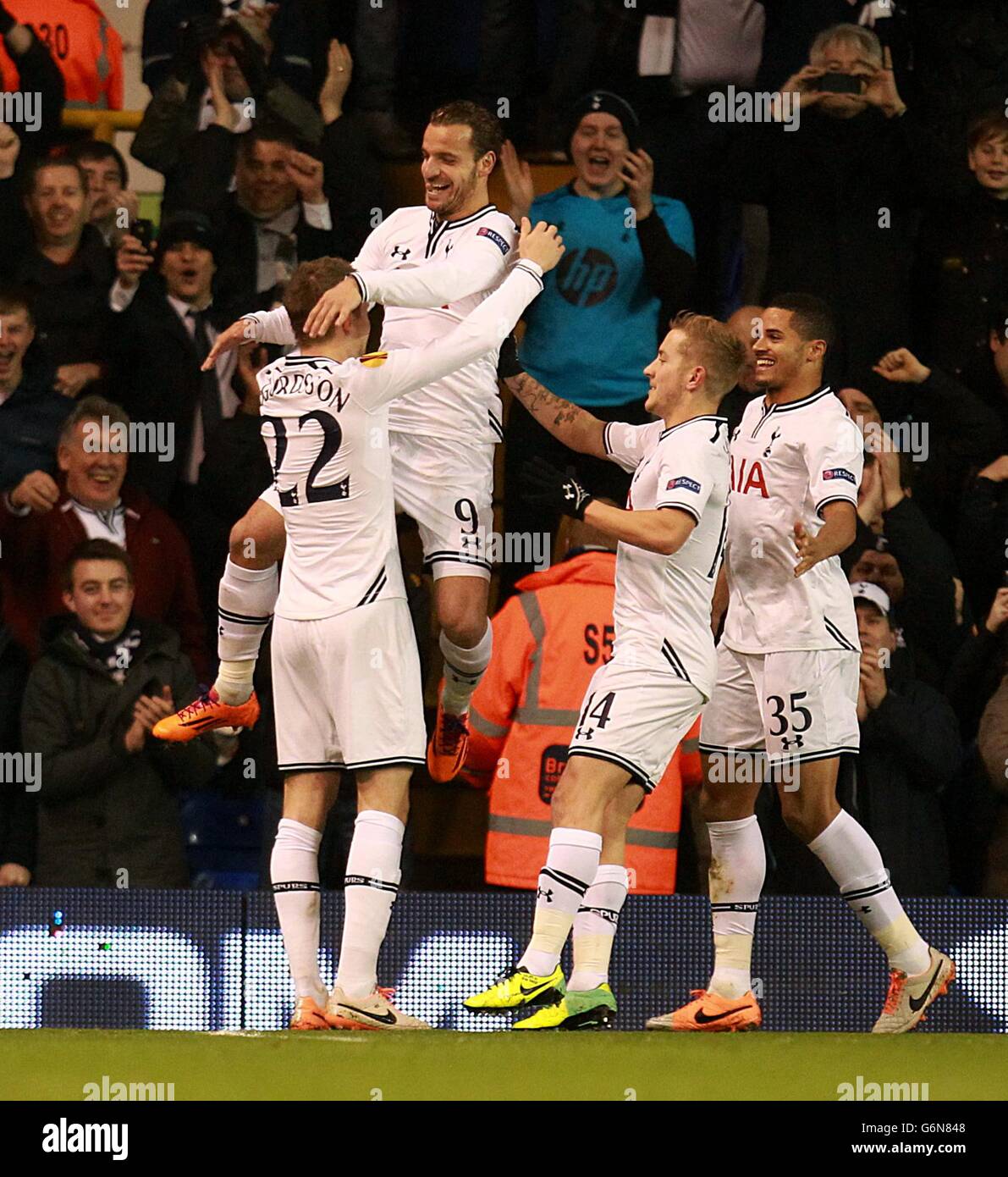 Tottenham Hotspur's Roberto Soldado (centre) celebrates with his team ...