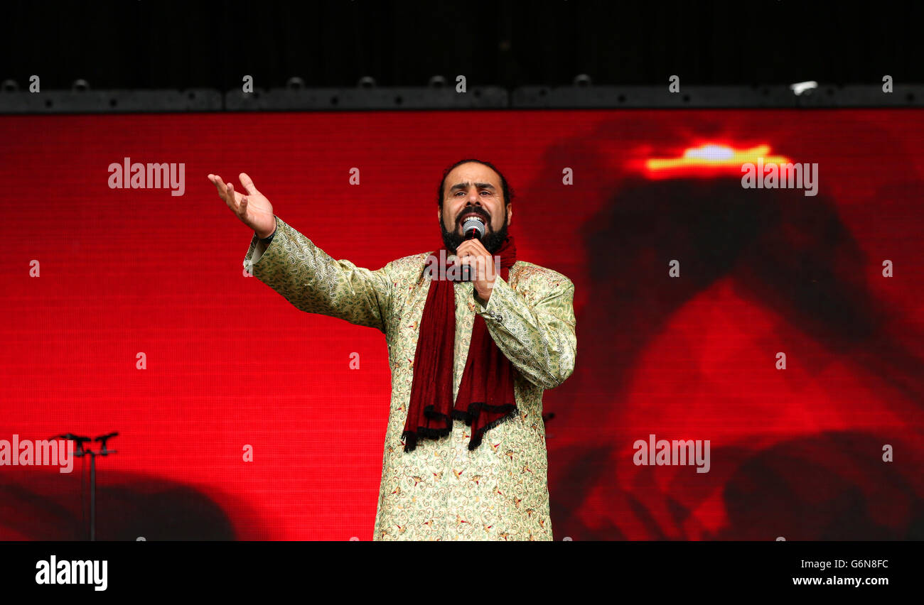 The Orchestra of Syrian Musicians performing with Damon Albarn on the ...