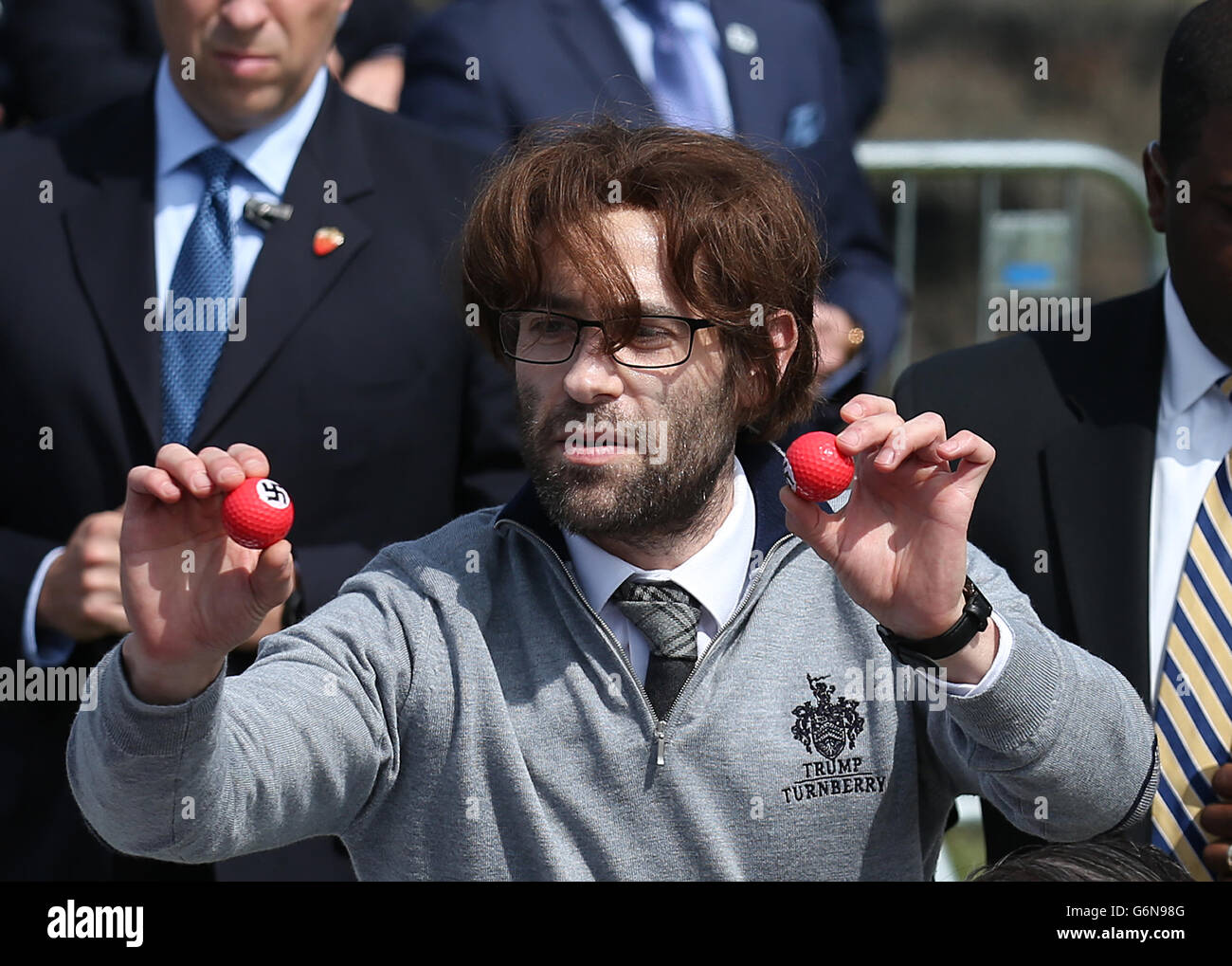 Comedian simon brodkin hi-res stock photography and images - Alamy
