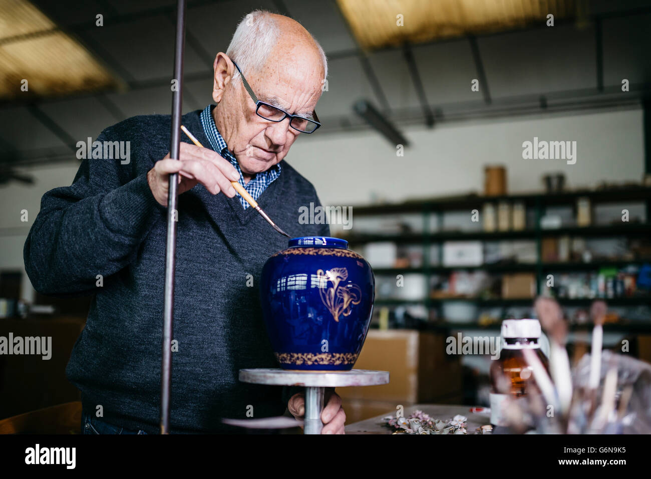 Man painting ceramic vase hi-res stock photography and images - Alamy