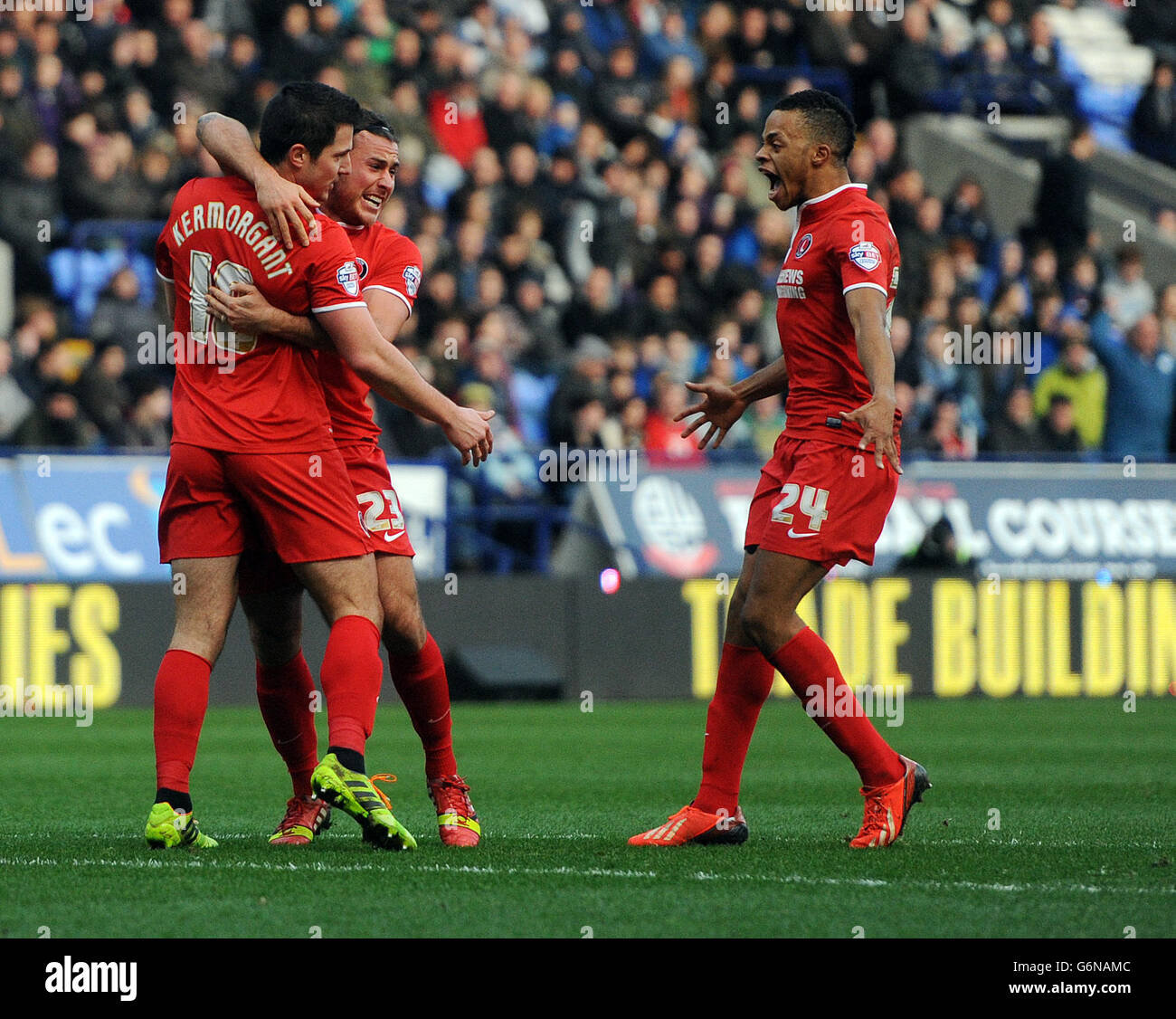 Charlton Athletic's Yann Kermorgant (left) celebrates with team-mates ...